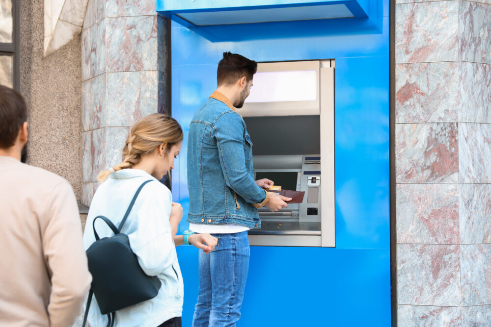 This Is How To Safely Withdraw Cash From ATM